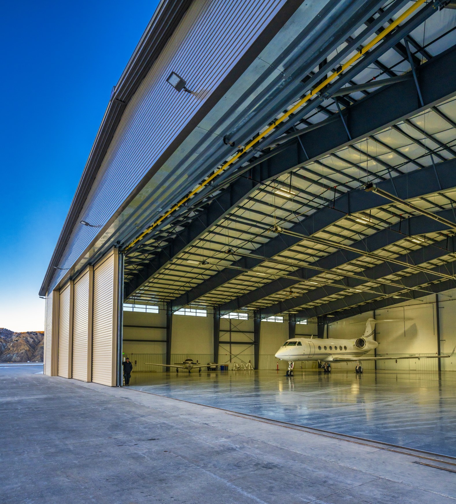 Vail Valley Jet Center, Gypsum, Colo. - Metal Construction News