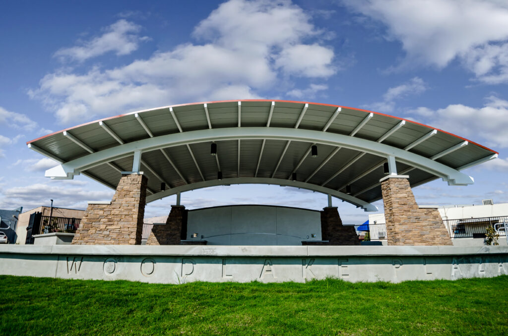 Woodlake Plaza, Woodlake, Calif. - Metal Construction News