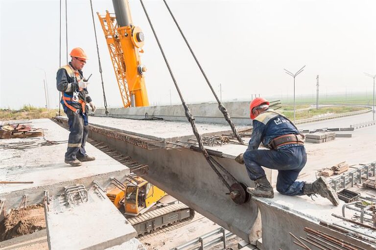 Construction job openings hit lowest point since 2020 - Metal ...